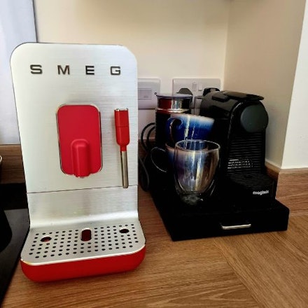 SMEG BCC02 Bean To Cup Coffee Machine Review: Perfect for espresso fans ...