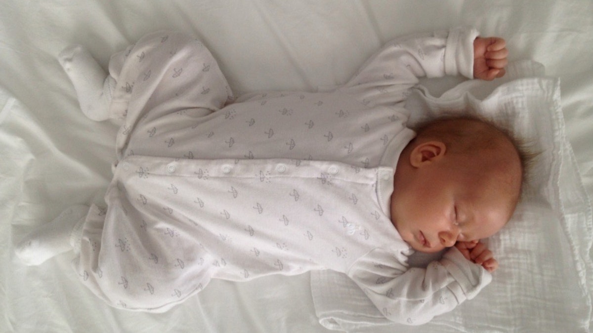 Your 6 Week Old Baby: Development, milestones & sleep guide