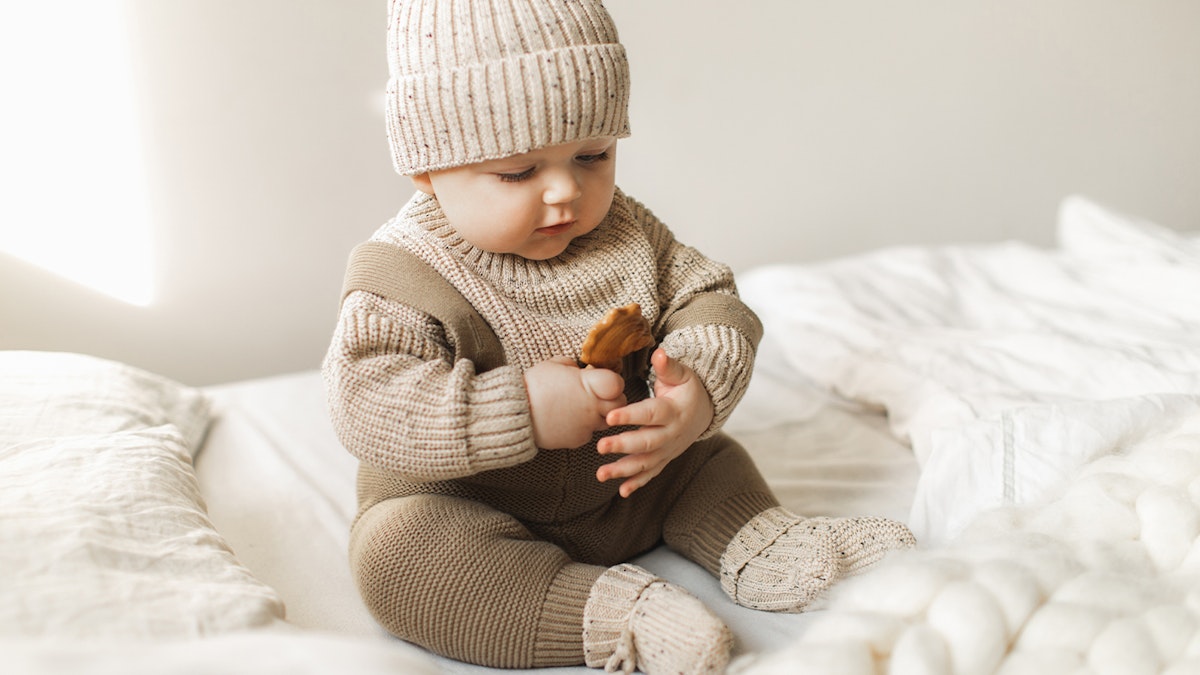 5-month-old baby: Development, growth and milestones