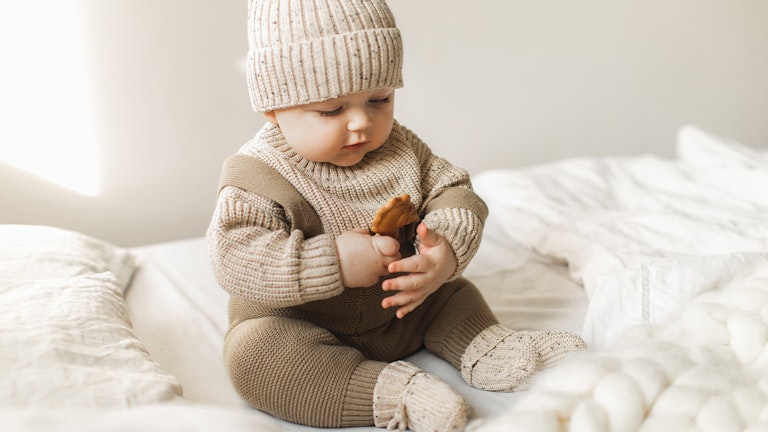5-month-old baby: Development, growth and milestones