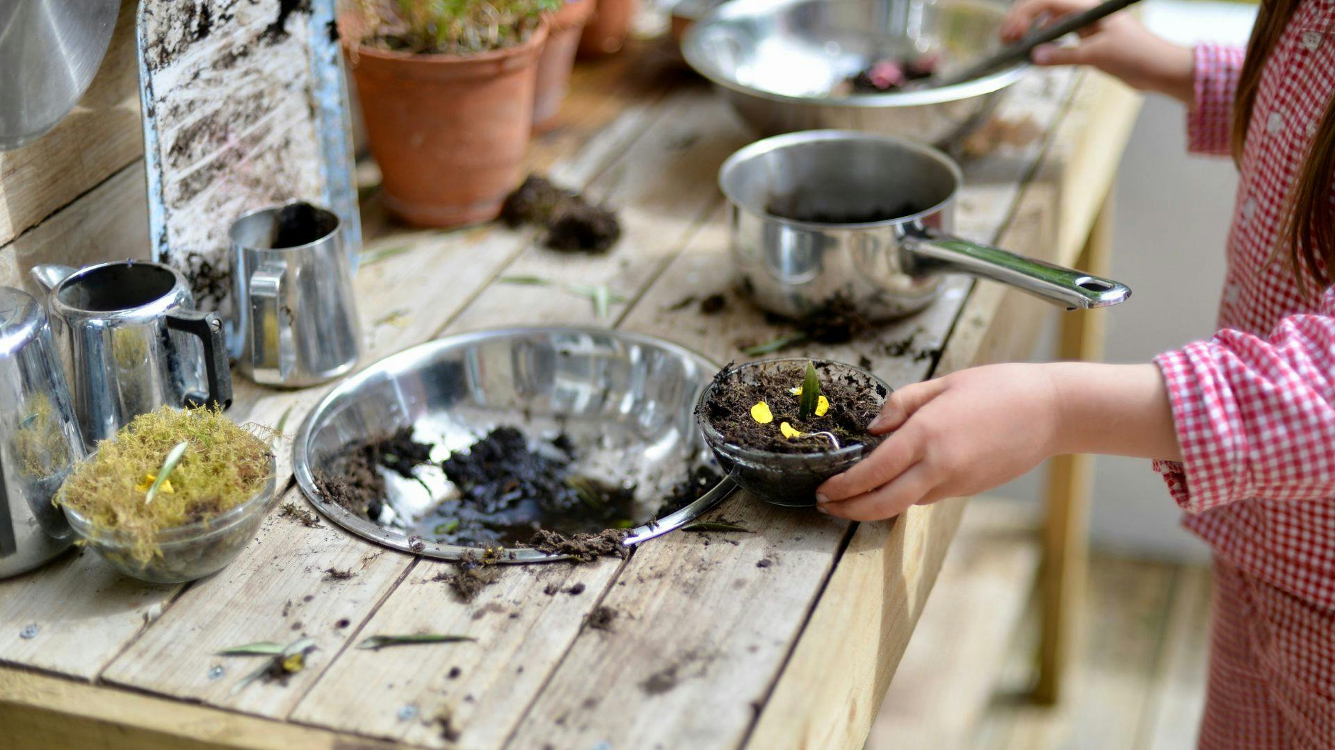 Best mud kitchens for kids – encourage imaginative play