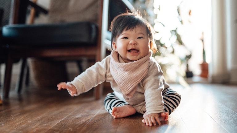 6 month old baby: Development, growth and milestones