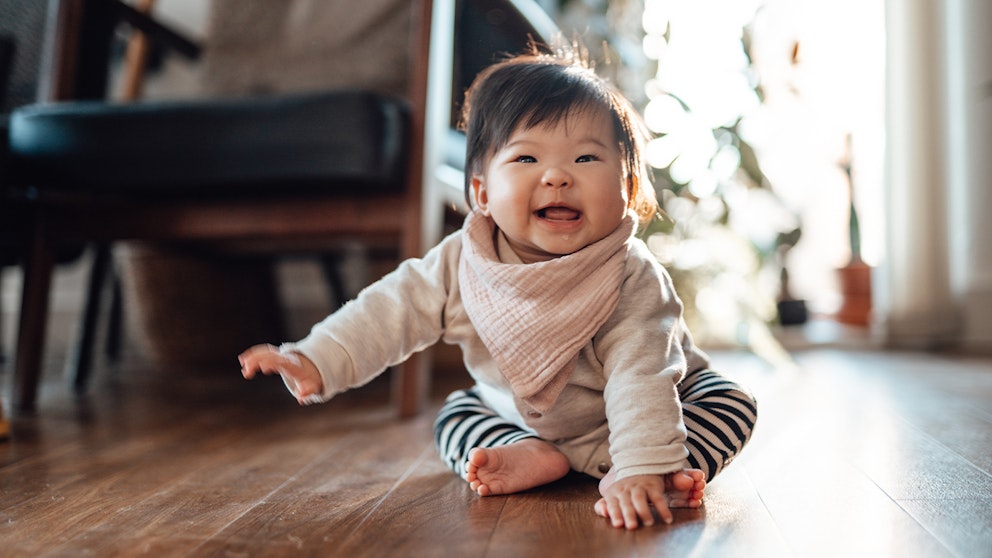 6 month old baby: Development, growth and milestones