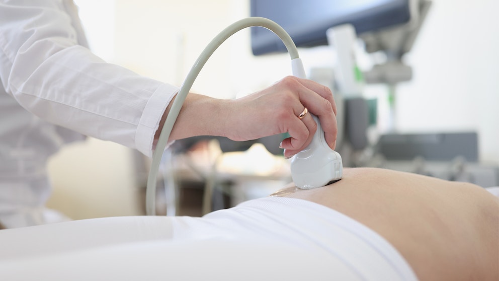 8 weeks pregnant: symptoms, development and advice