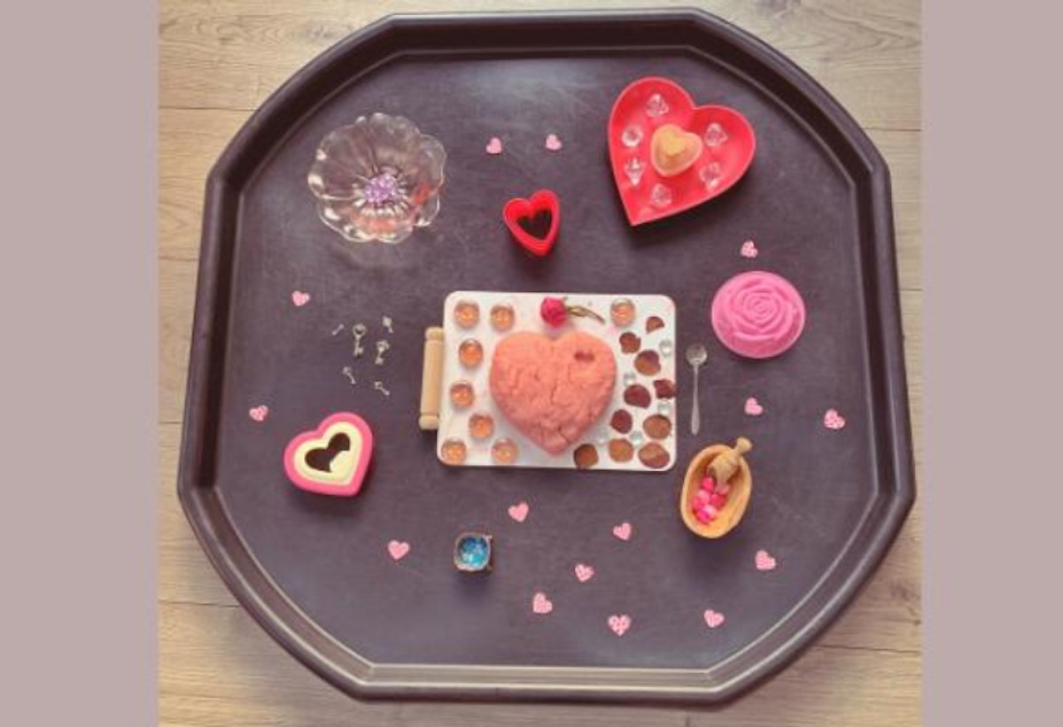 Valentine's Day tuff tray ideas for your little love