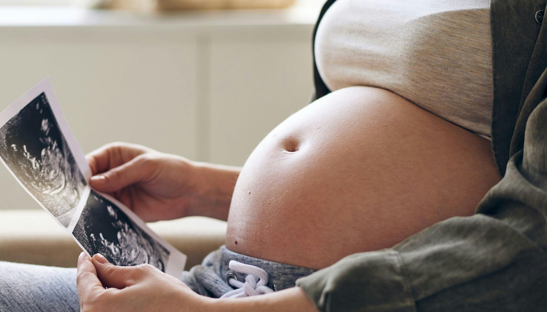 Back to back baby position explained - signs, tips and labour advice