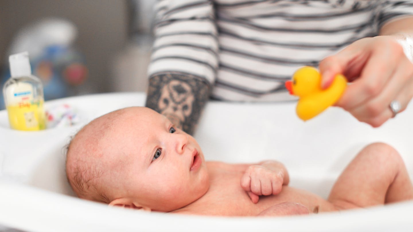 How often to bathe newborns, babies and kids