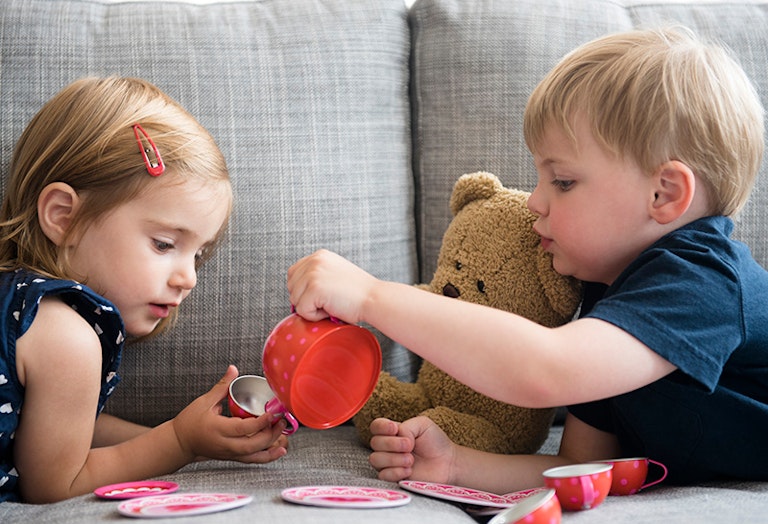 What is imaginative play? Benefits, ideas and toys