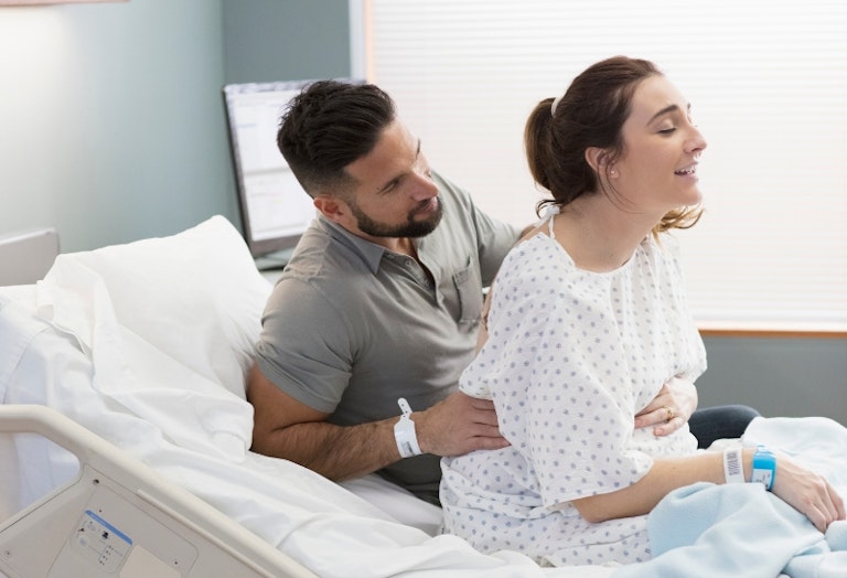 Labour pain: 26 ways to reduce pain (that really work!)