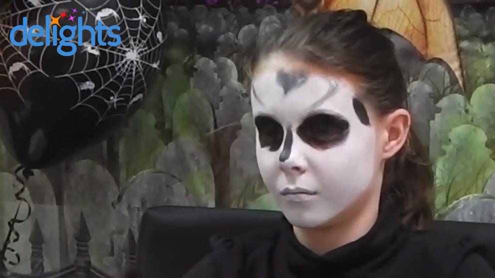 Step by step easy skeleton face paint for Halloween