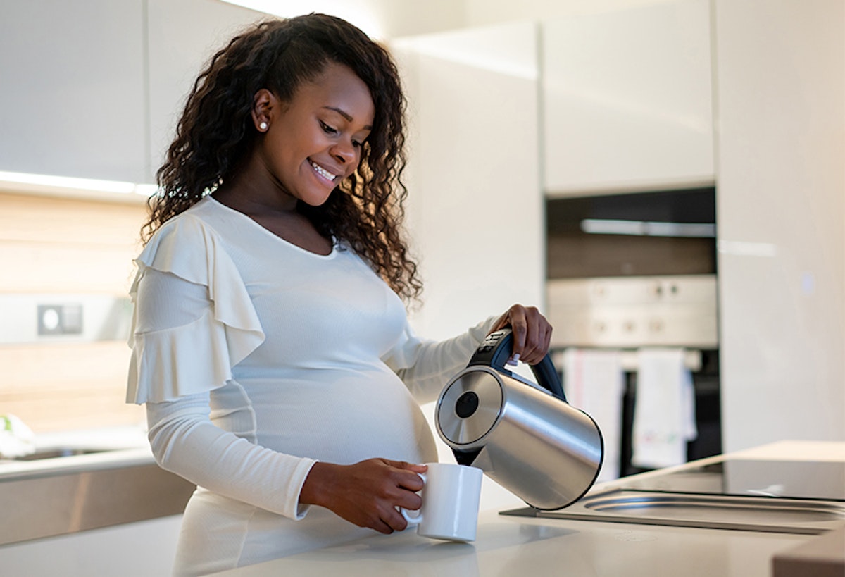 Raspberry leaf tea in pregnancy: benefits and side effects