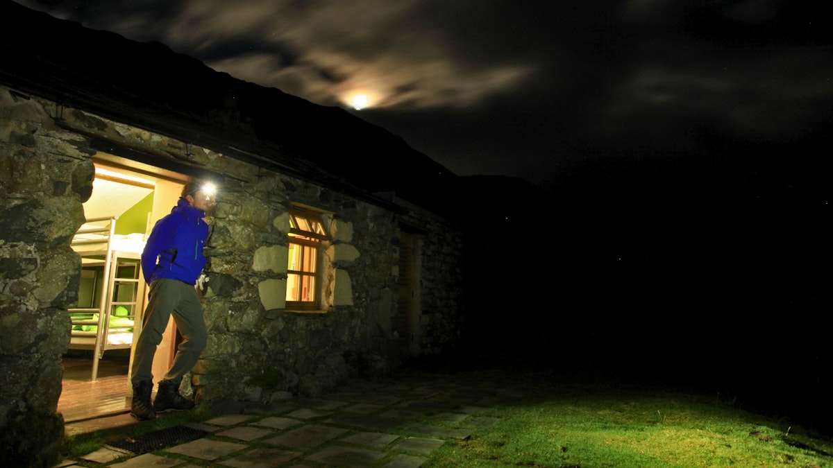 How to navigate in the dark and hike at night safely