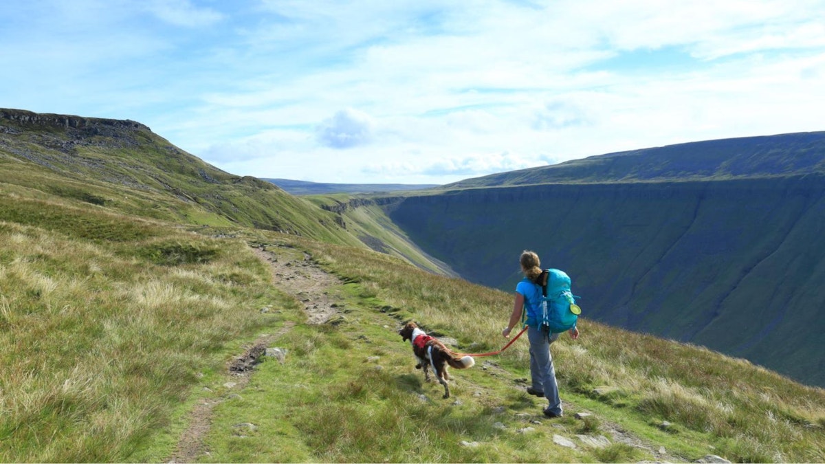High Cup Nick walking route | England's Grand Canyon