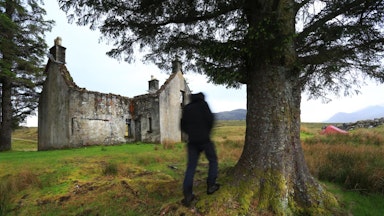 Luibeilt Lodge: Camping outside a haunted house in Scotland