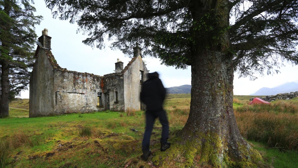 Luibeilt Lodge: Camping outside a haunted house in Scotland