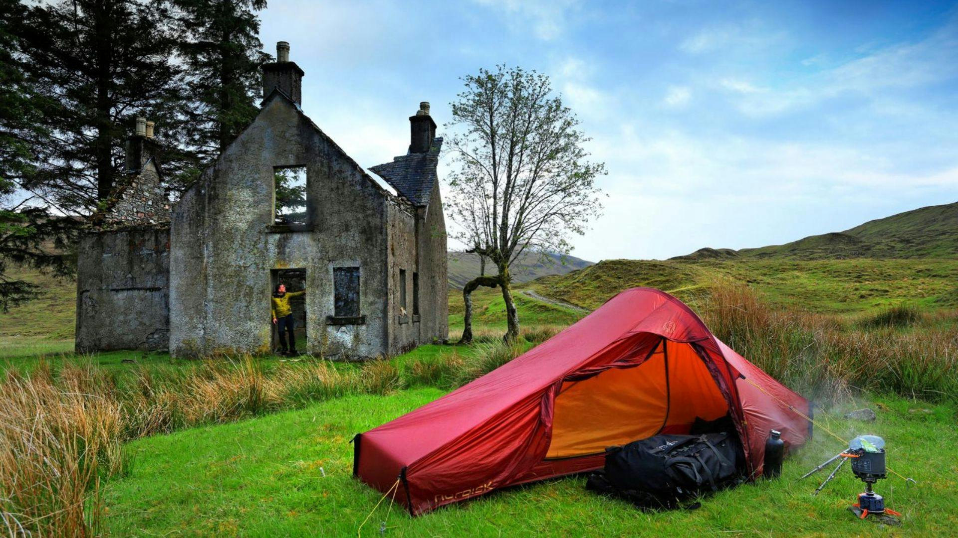 Luibeilt Lodge: Camping outside a haunted house in Scotland