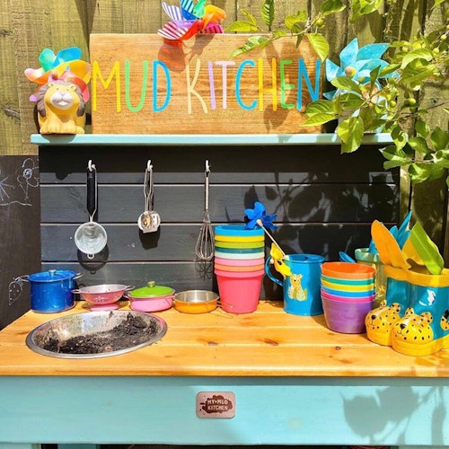 The best mud kitchens for outdoor play | Modern Gardens