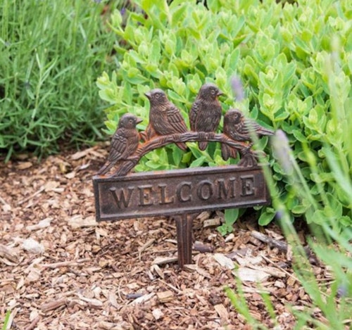 Best garden signs to personalise your outdoor space | Modern Gardens