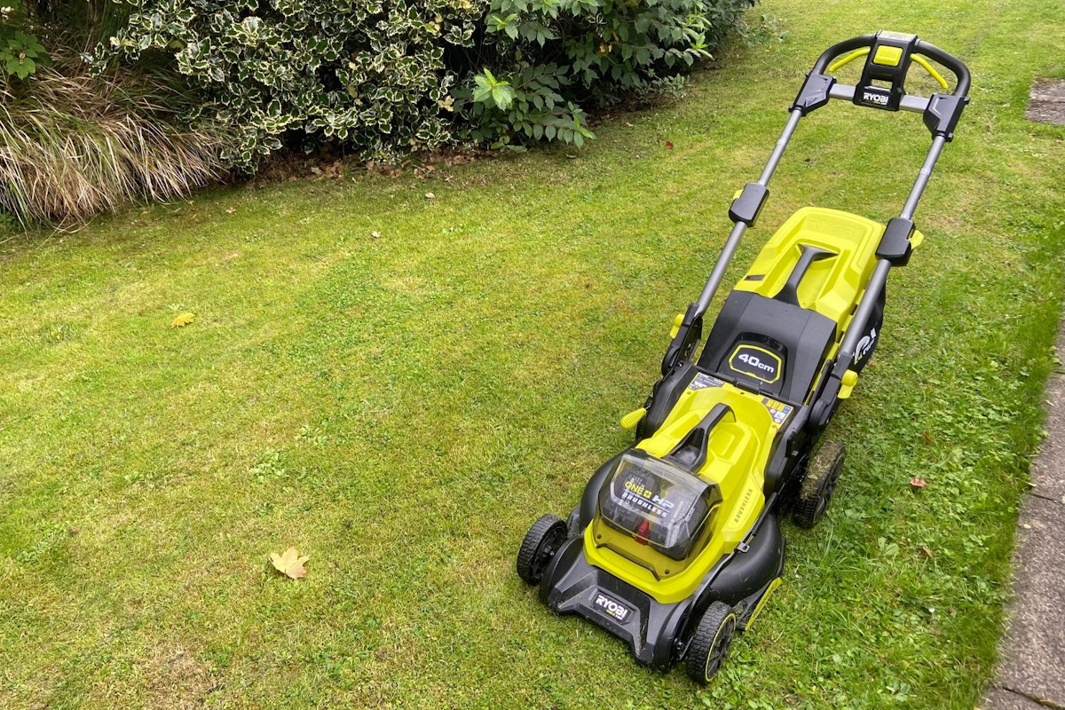Ryobi 18V ONE+ HP Cordless Brushless 40cm Lawn Mower Review