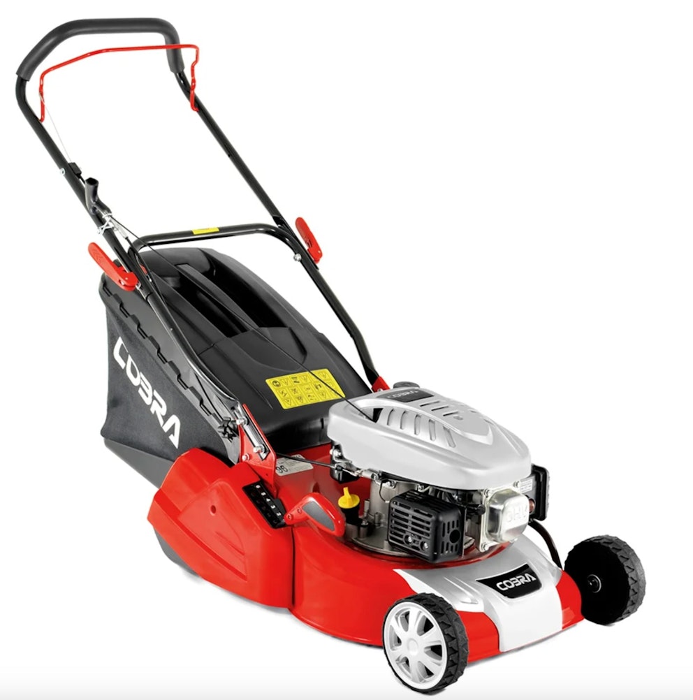 Best lawn mower for stripes for a professional finish 2024