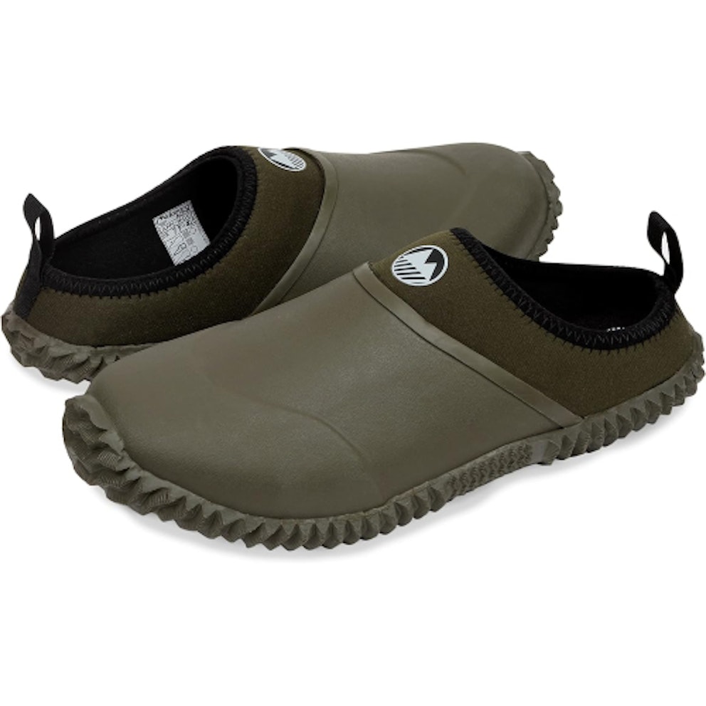 The best garden shoes for men for quick trips outdoors