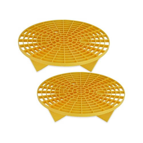 CAR’s guide to the double bucket car cleaning method | Car Maintenance ...