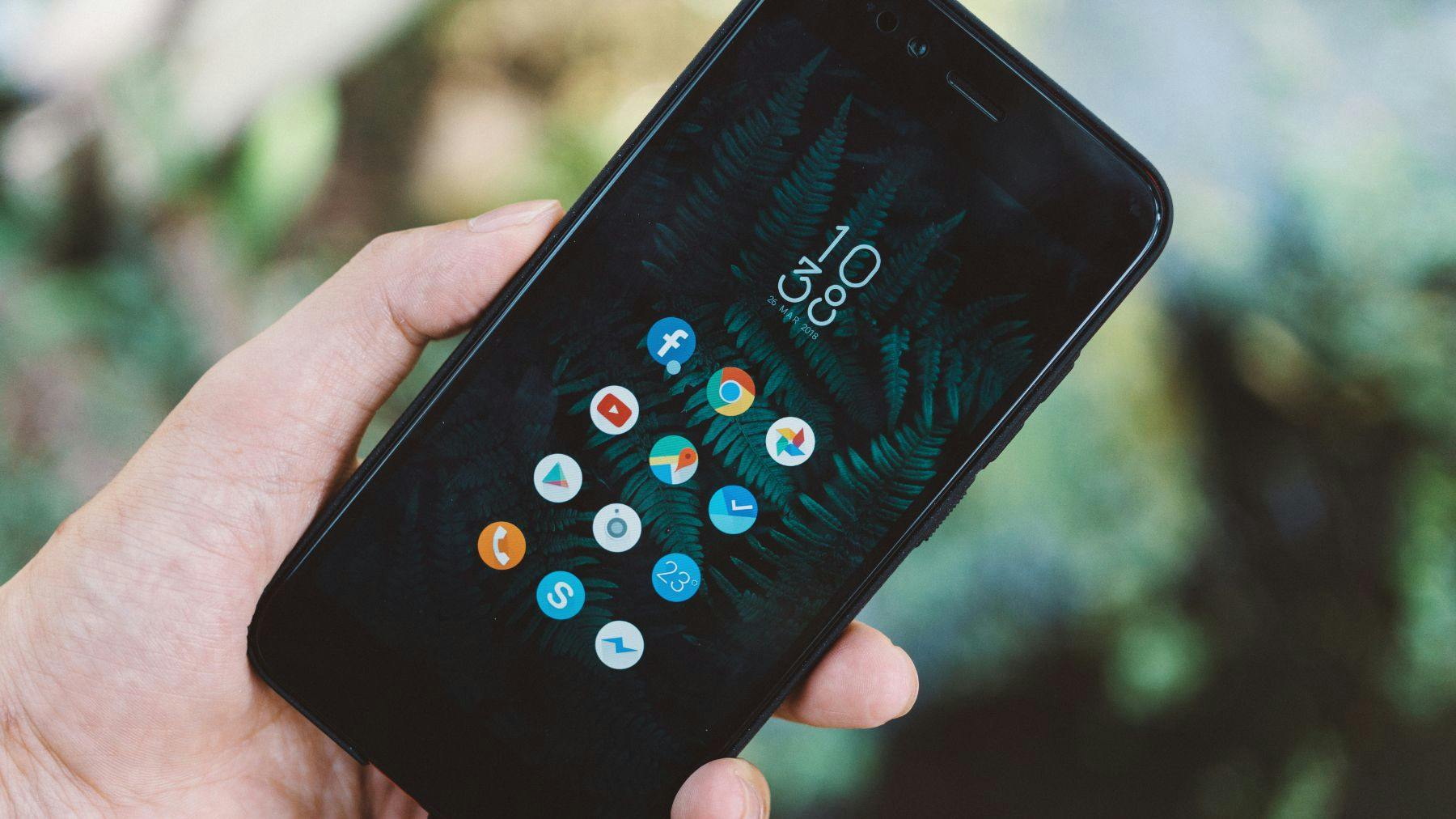 What is a smartphone?