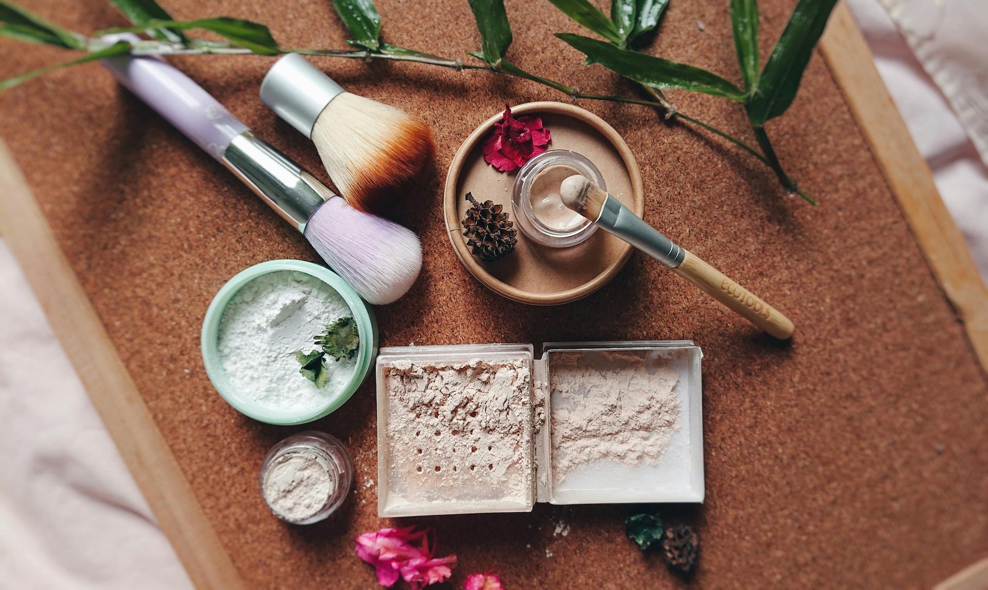 The benefits of using mineral make-up | Closer