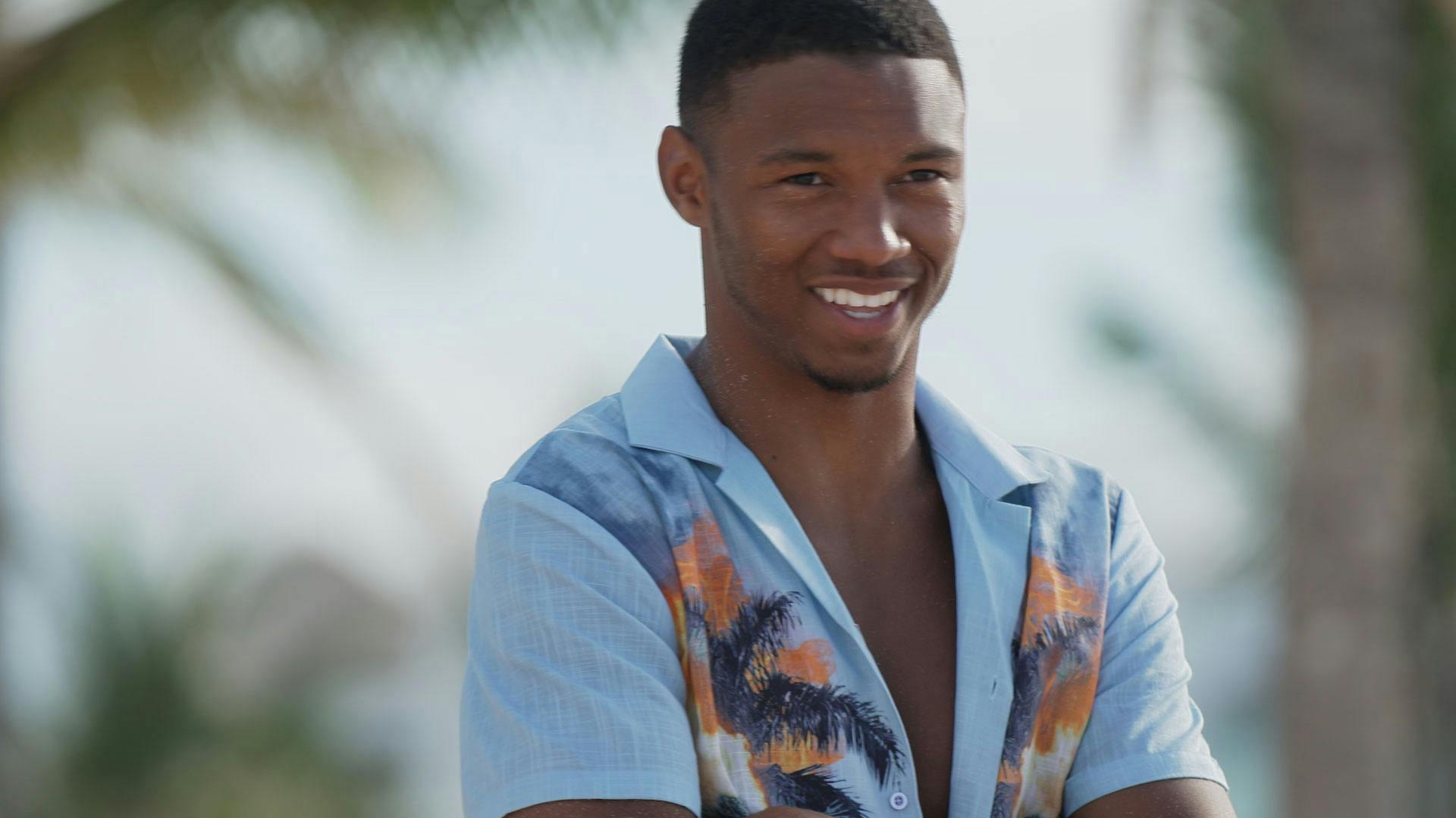 Roman Hackett kisses ANOTHER Love Island star amid Summer Botwe ...