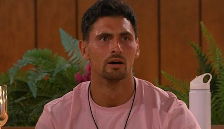 Love Island: cast wages revealed 🤑 | Closer