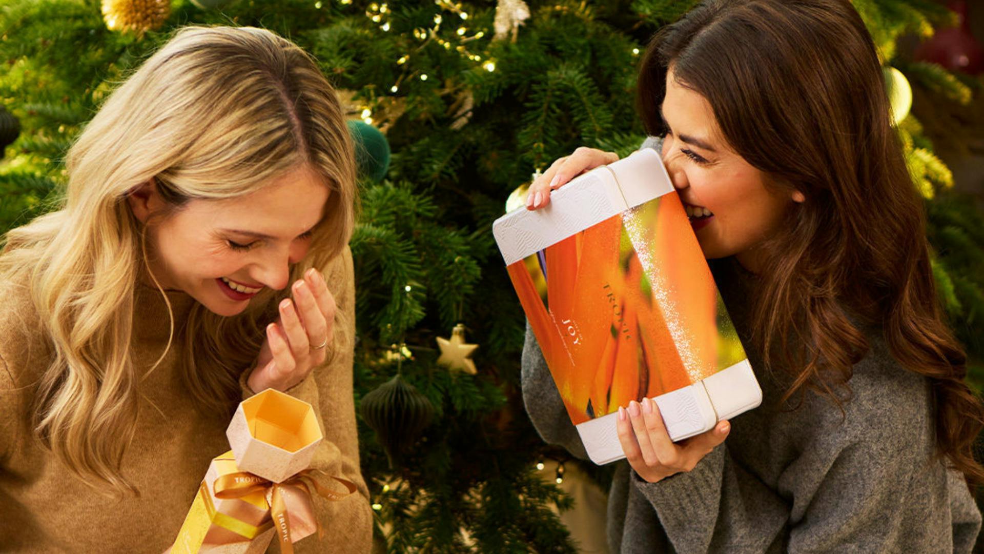 We are obsessed with these 100% natural Christmas beauty sets