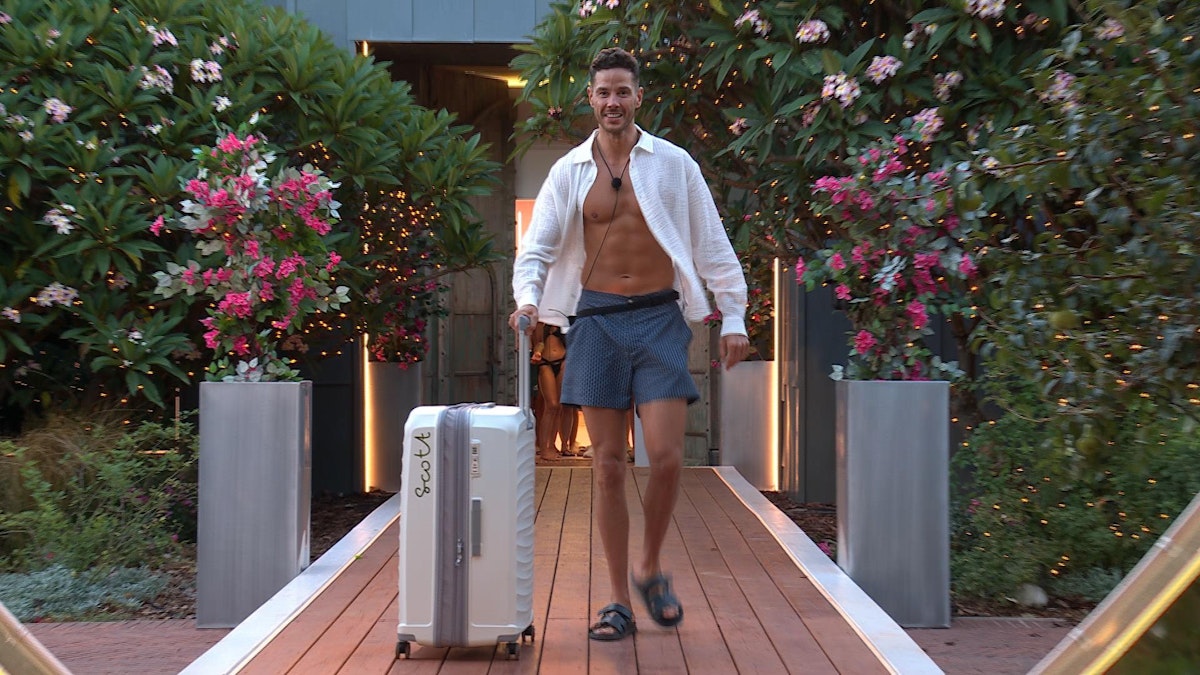Love Island’s Scott Thomas: his famous family, boujie job and history ...