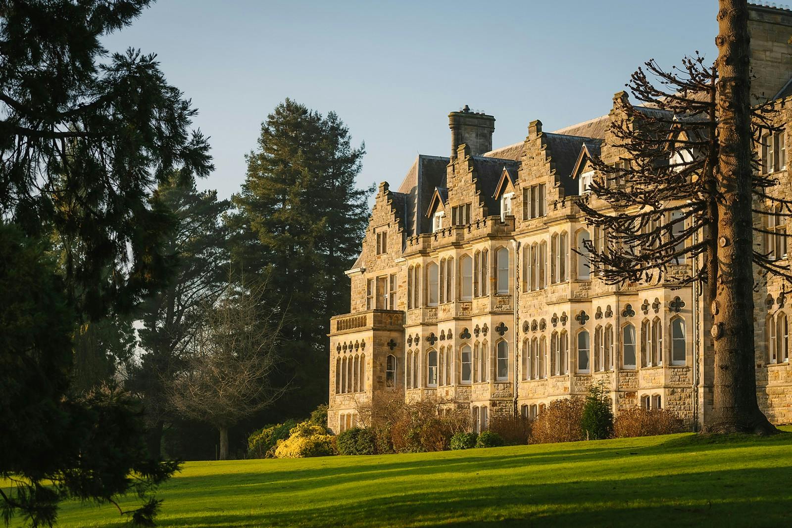 Ashdown Park Hotel and Country Club: I stayed with my young children ...