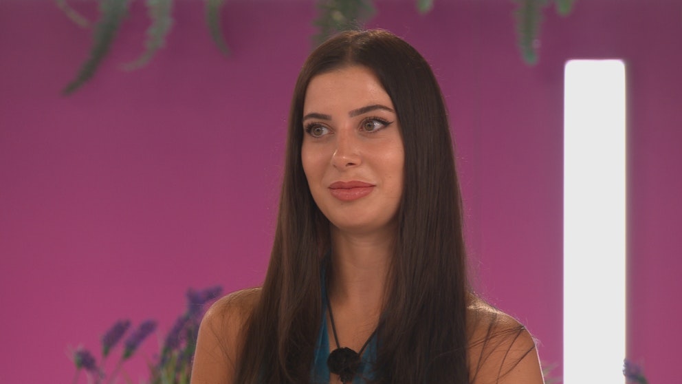 Love Island's Yasmin Pettet: her age, job and her romance with Jamie Rhodes