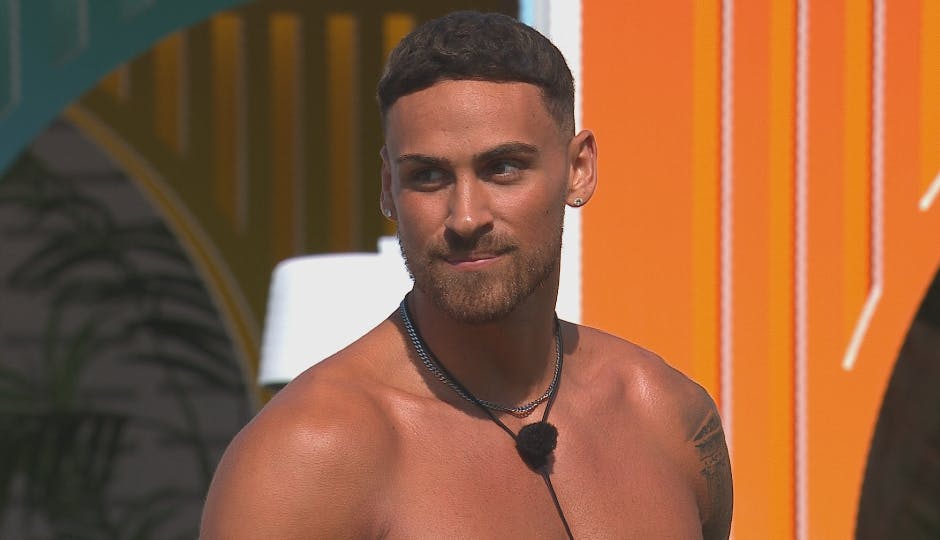 Love Island's Ben Holbrough shows off hair transplant results