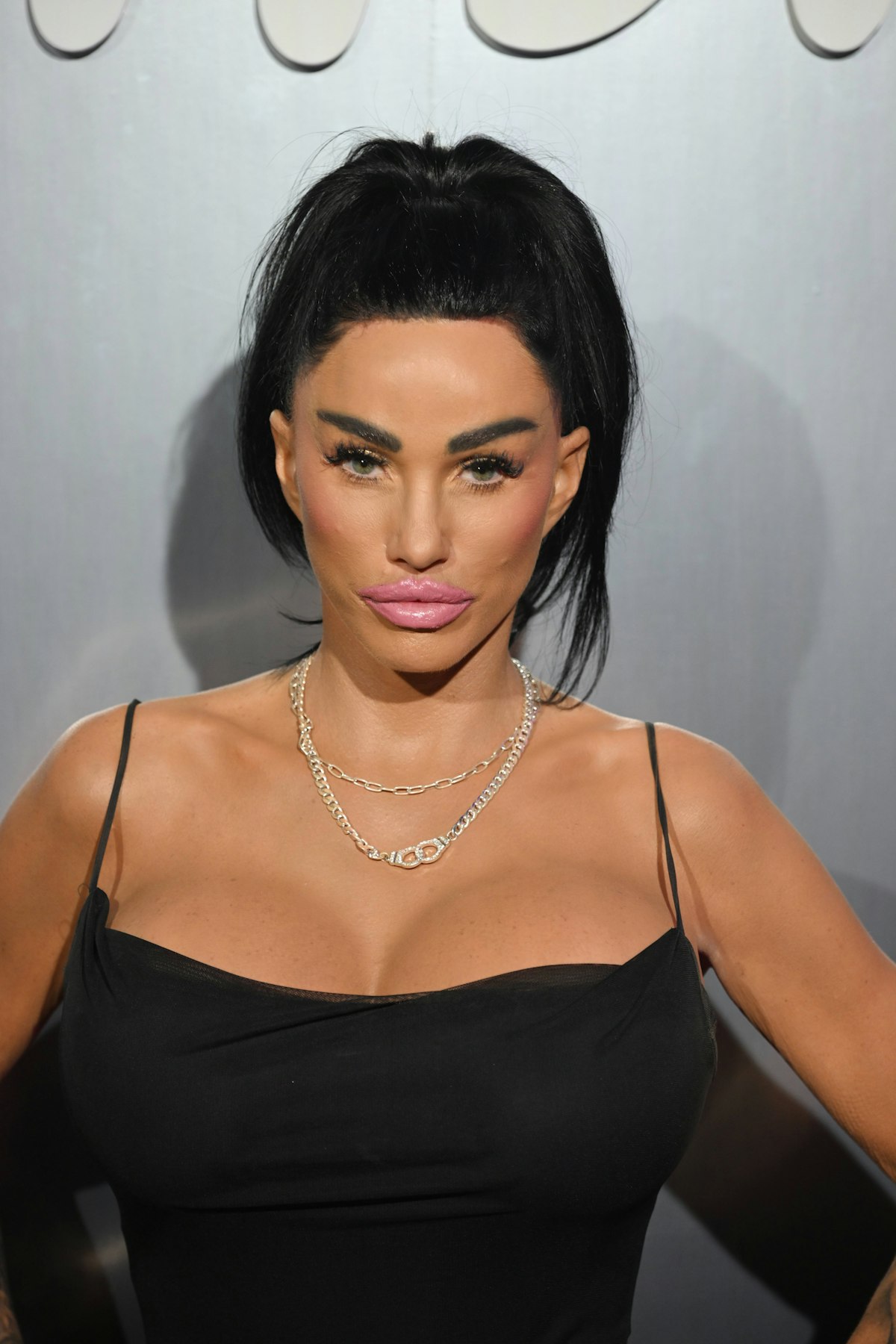 Katie Price's desperate calls to ex - 'she's torn'