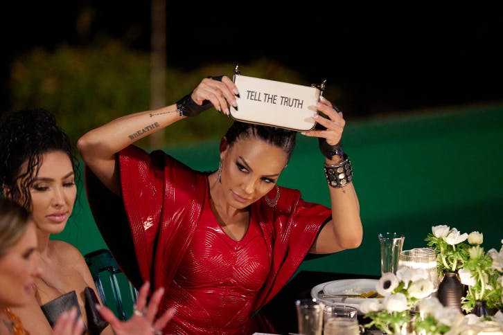 All The Signs Selling Sunset Could Be Staged