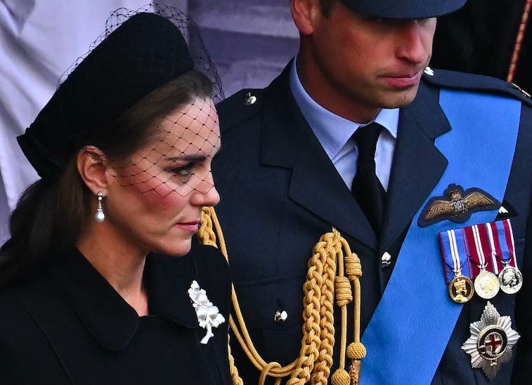 The Secret Messages Behind Kate Middleton’s Brooch And Earrings At ...