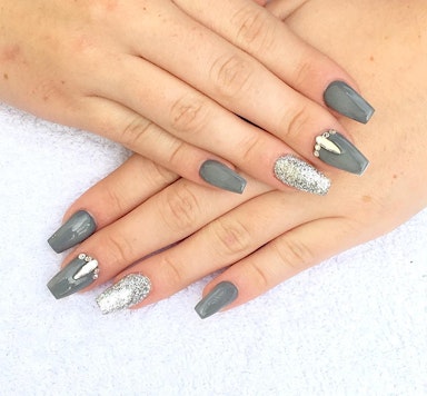 21 Best Grey Nail Designs To Elevate Your Look In 2025