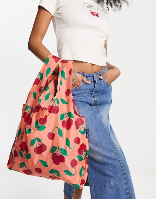 The Internet Is Obsessed With This £14 Baggu Bag | Grazia