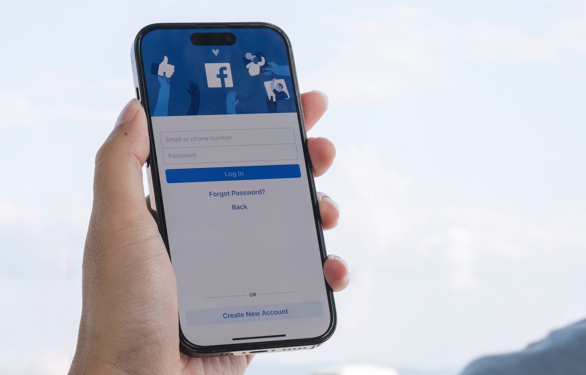 How Does Facebook Suggested Friends Actually Work?