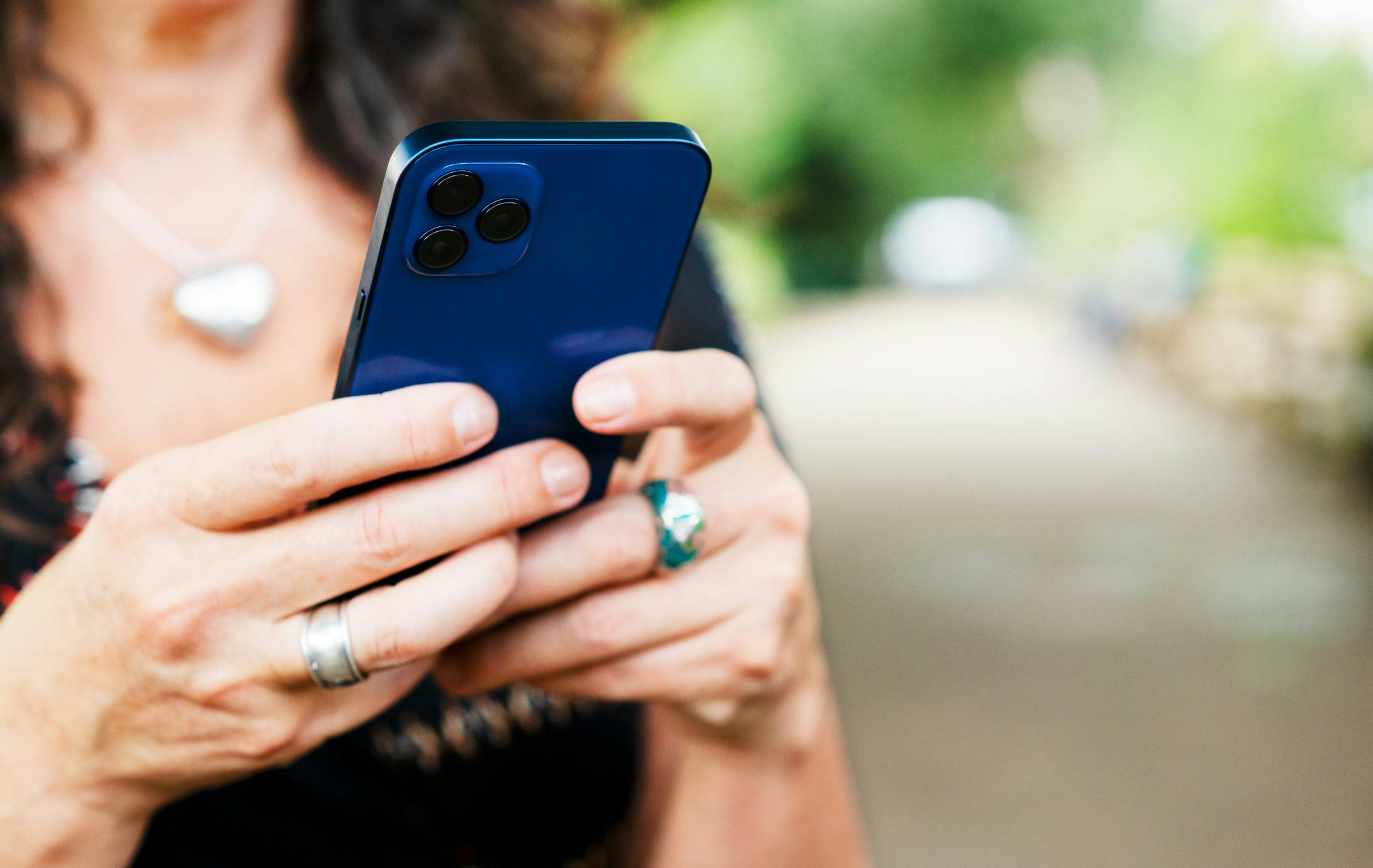A Nursery Has Sparked Debate After Telling Parents To Get Off Their Phones