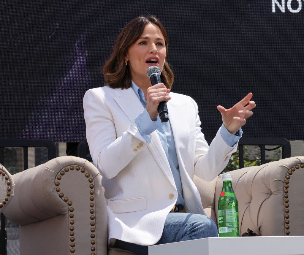 Jennifer Garner's Daughter Violet Is Called A 'Clone' Of Her Mum