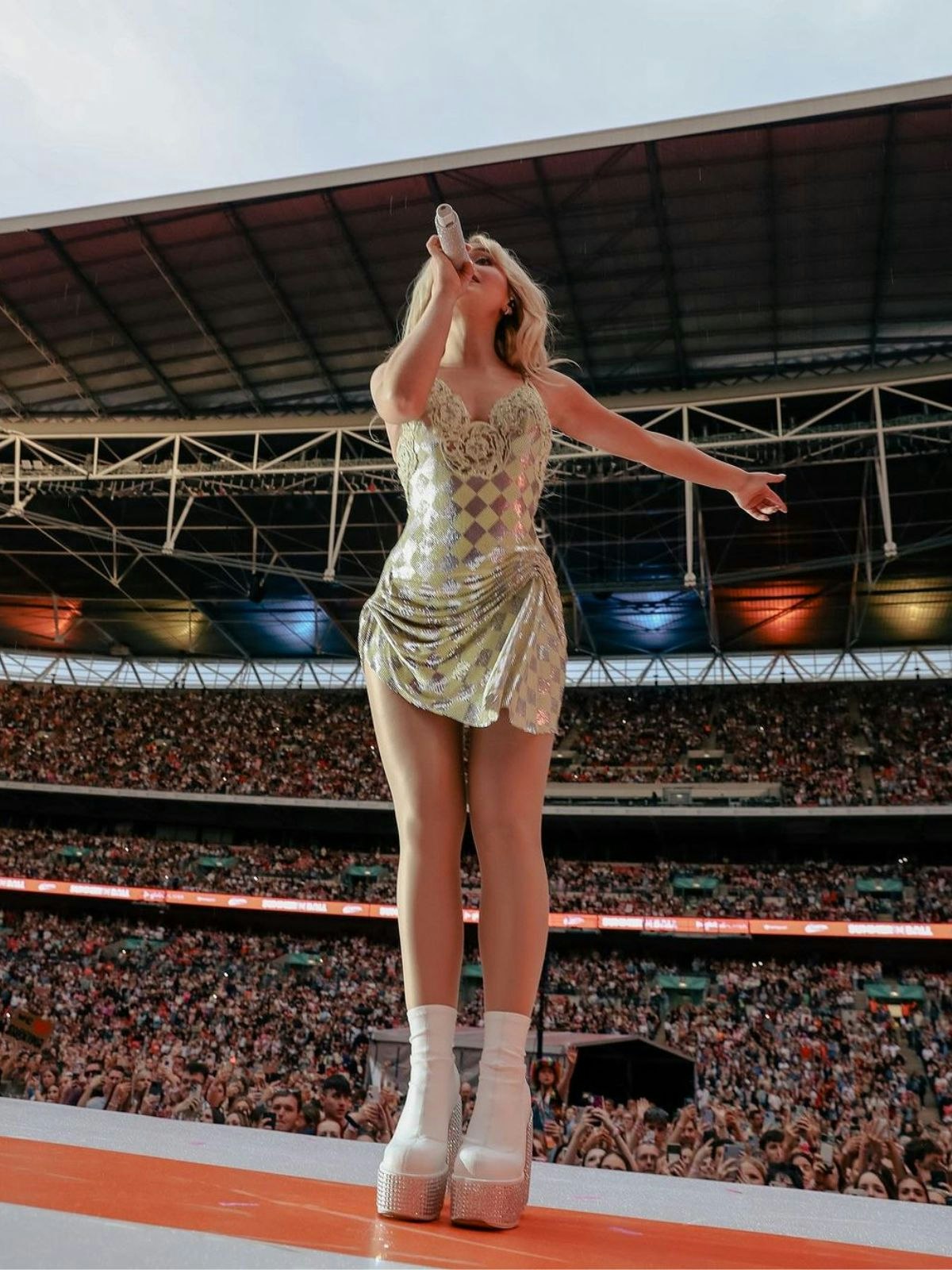 Here's Where To Shop Sabrina Carpenter's Exact Outfits