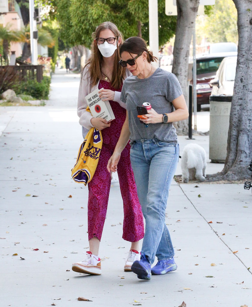 Why Does Violet Affleck Wear A Face Mask?
