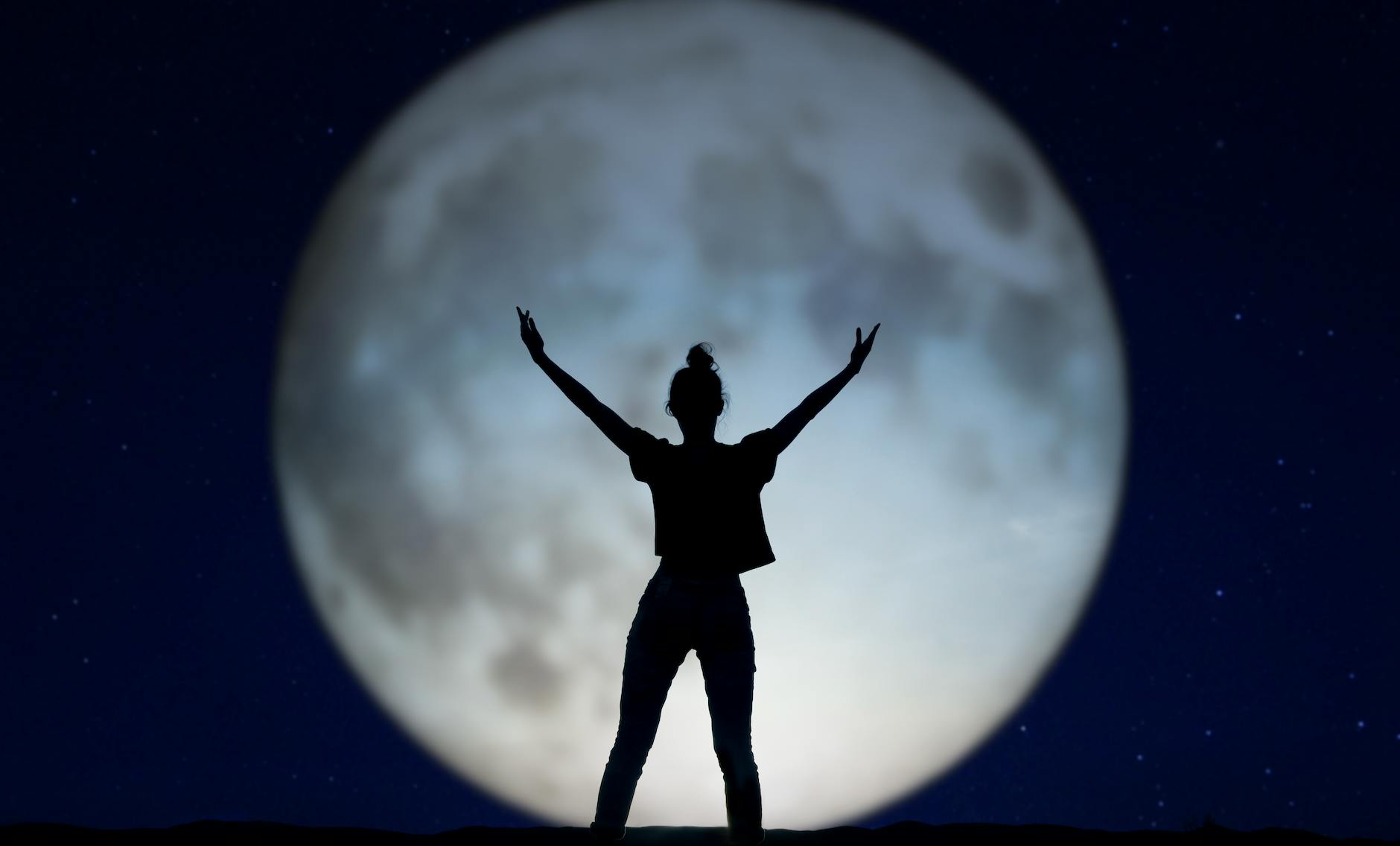 Here's Exactly How The Beaver Moon Can Affect Your Hormones