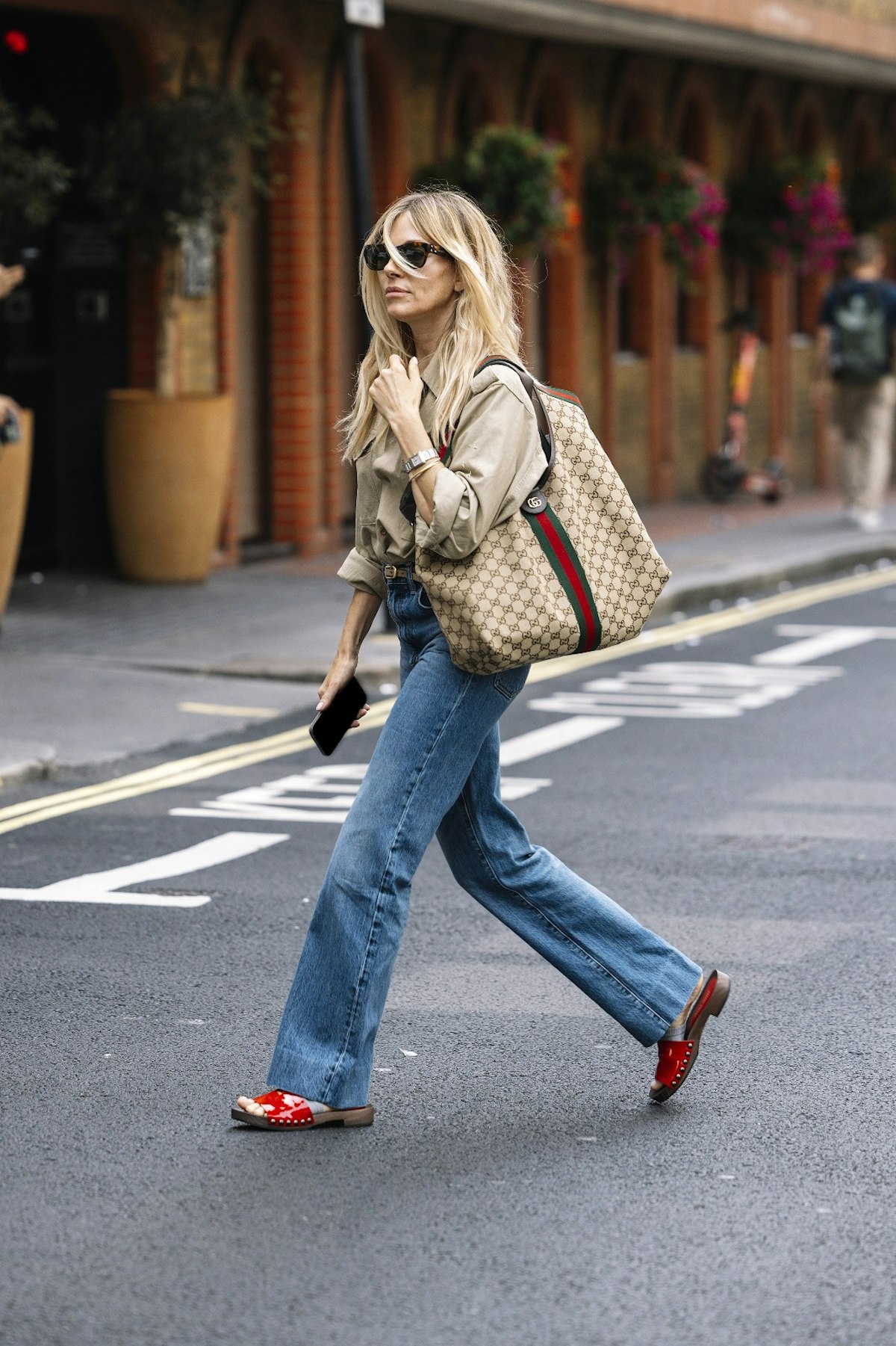 The Gucci Giglio Tote Just Got The Sienna Miller Treatment