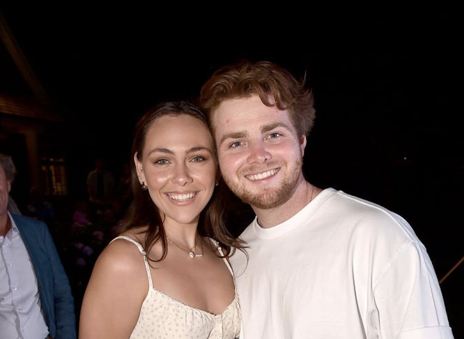 Who is Alex Warren's Wife, Kouvr Annon?