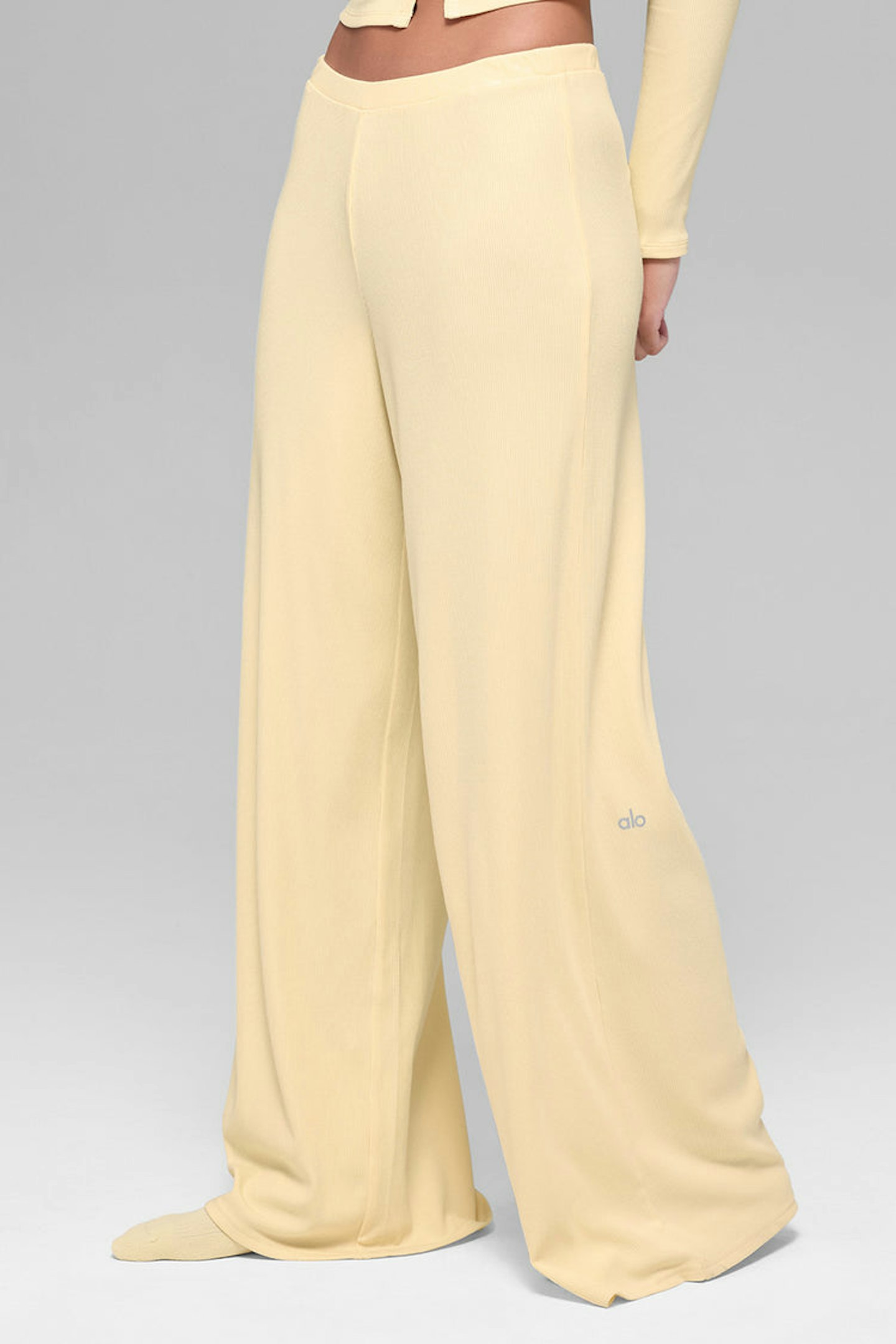 Kendall Jenner's Yellow Alo Yoga Set Is Destined To Go Viral