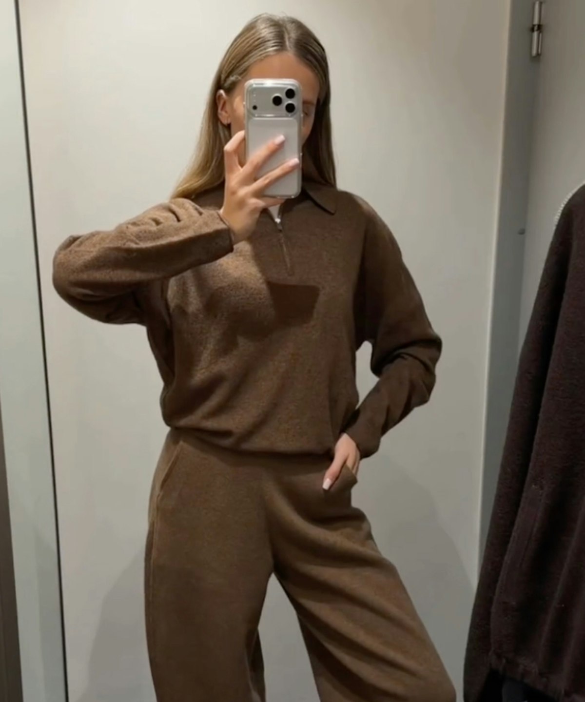 London's Cool Girls Are Wearing This COS Jumper On Repeat